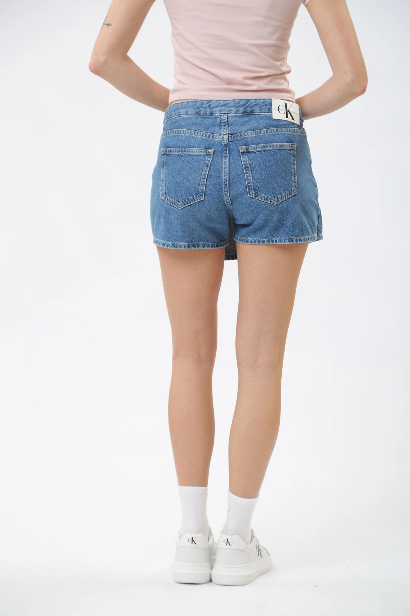 Calvin Klein Jeans J20J223300 1A4 Med Online.ru