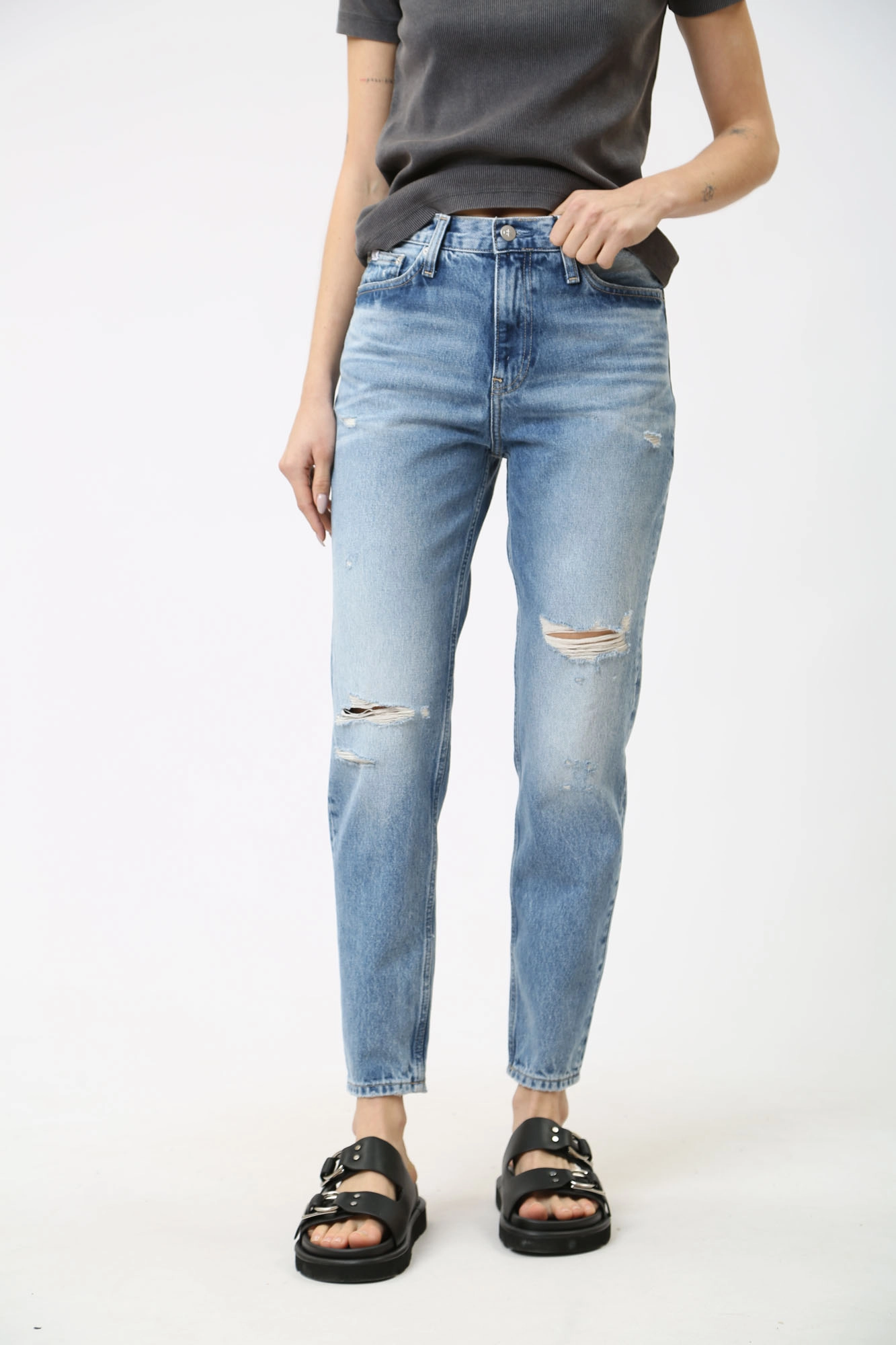 MOM JEANS Calvin Klein Jeans J20J223310 1AA Med Online.ru