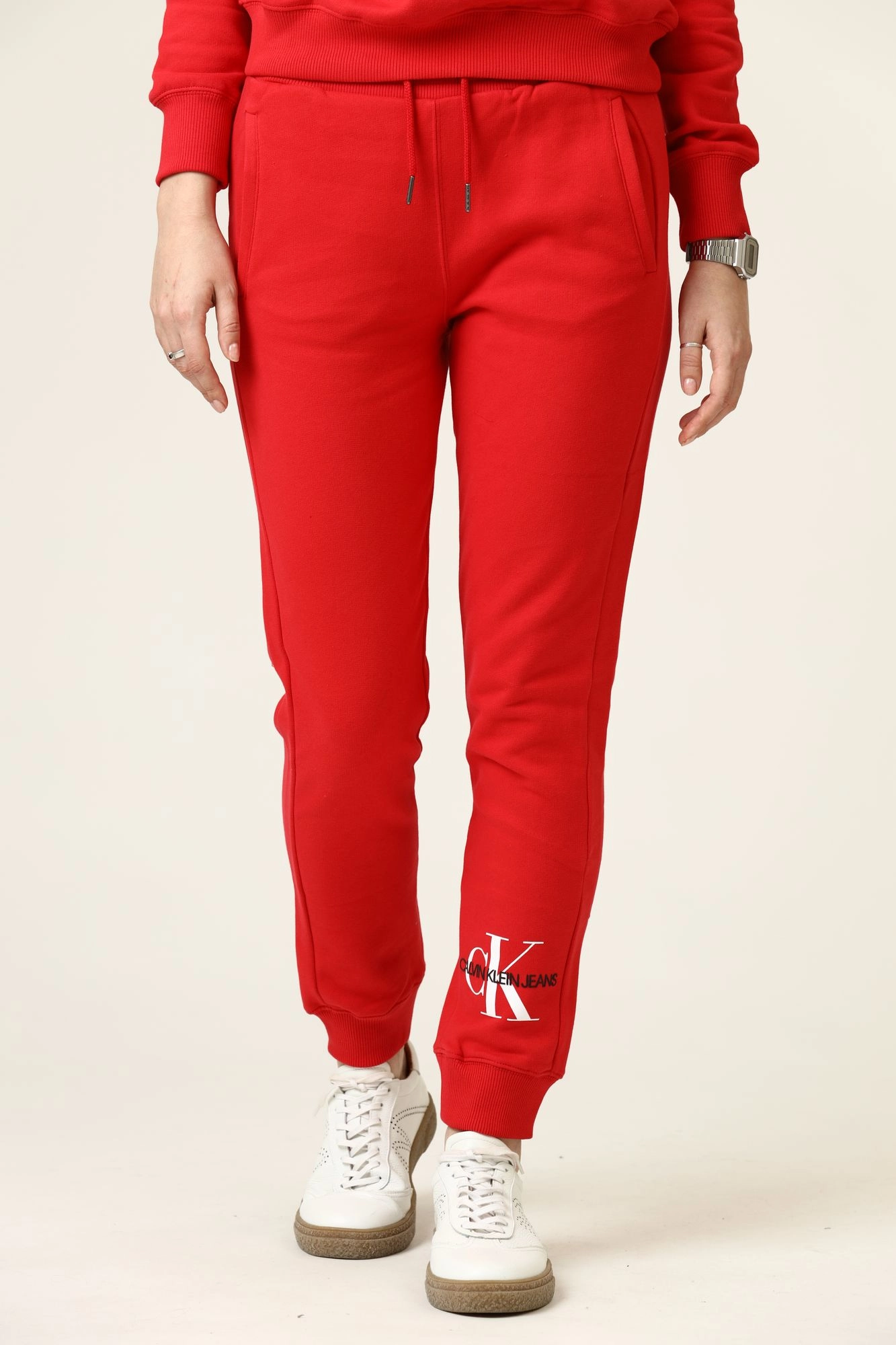 Calvin klein red jeans store